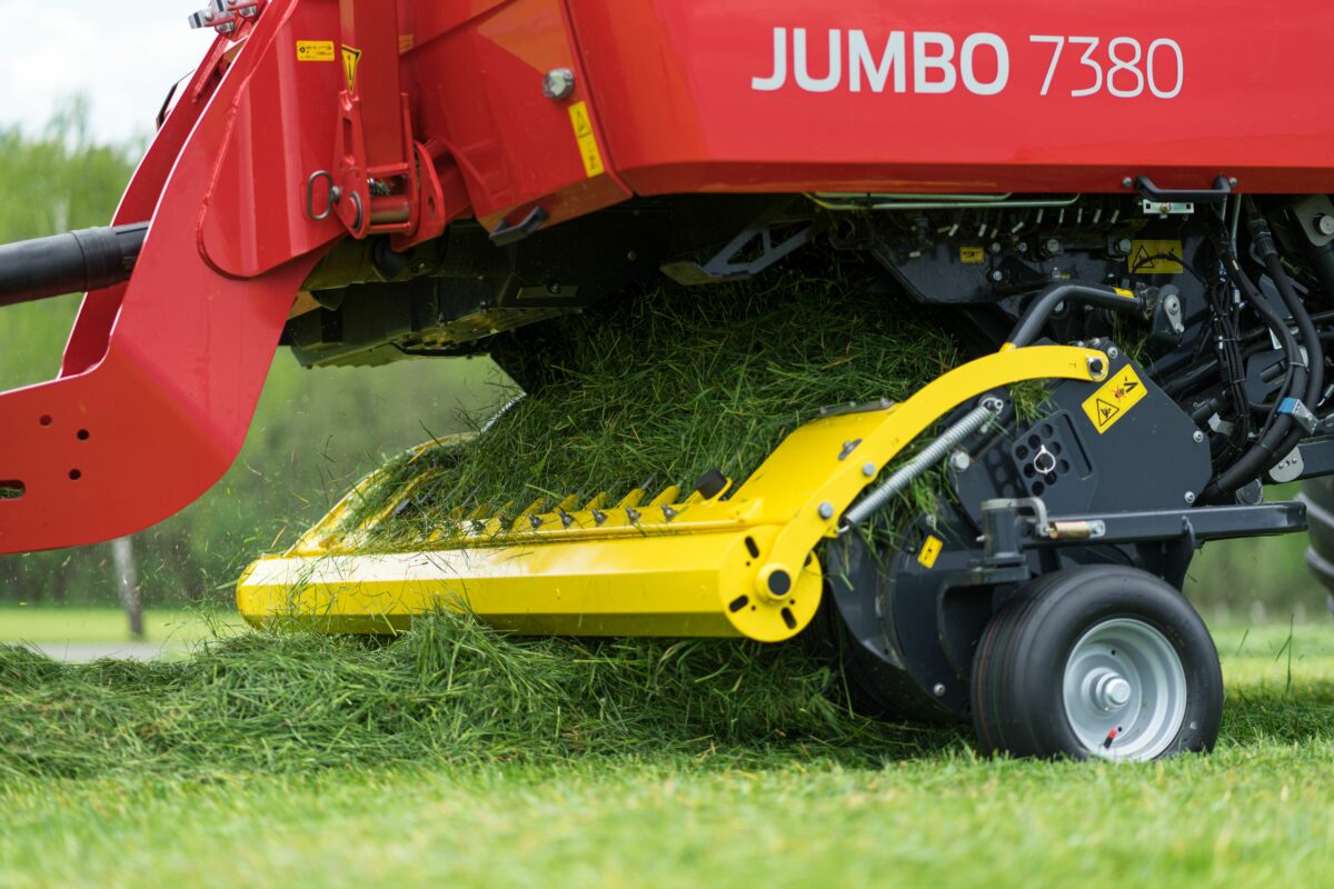 Pöttinger's new loader wagon, the JUMBO 7000, two steps ahead