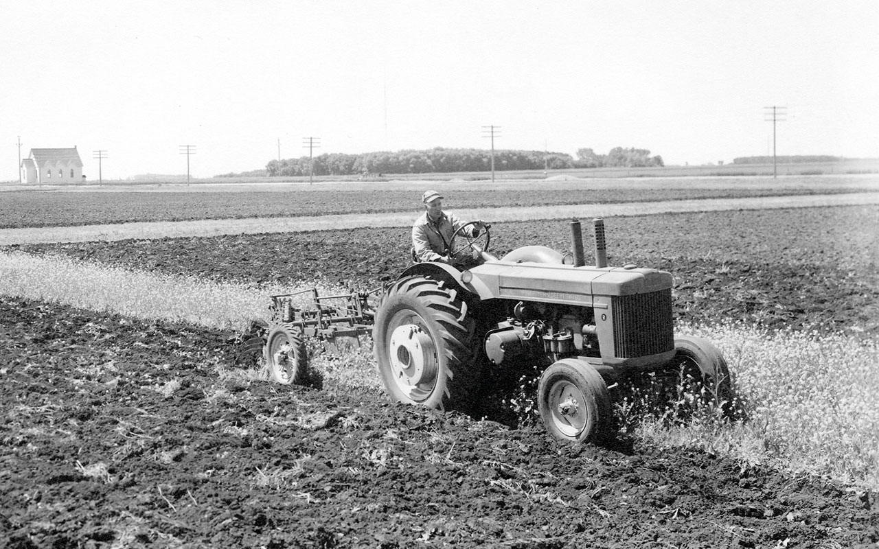John Deere celebrates 75th anniversary of its first diesel engine ...