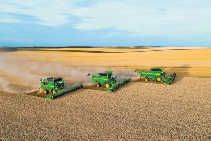 John Deere rolls out updates for combine range | Farm Contractor ...